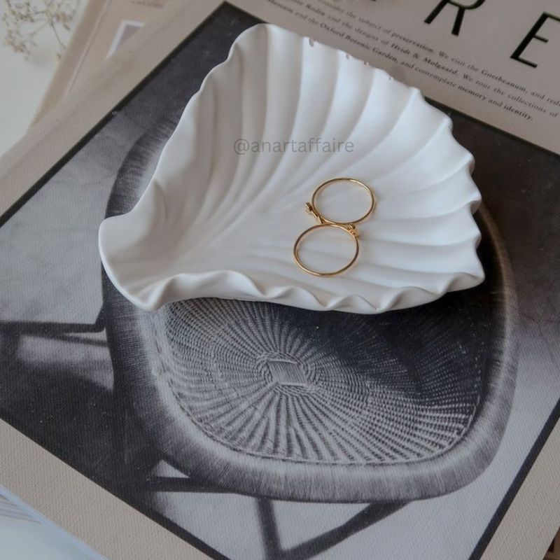 CONCRETE SHELL 004 – An Art Affaire by Swati